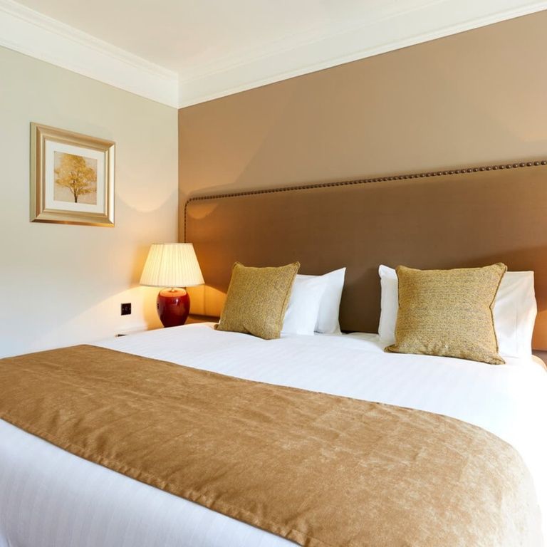 Scrooge - A Cirque Spectacular - Coldra Court Hotel